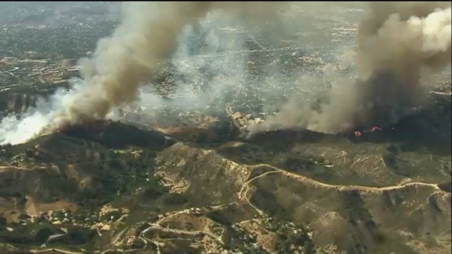 LA Firefighters Team Up To Stop Calabasas Blaze - Canyon News