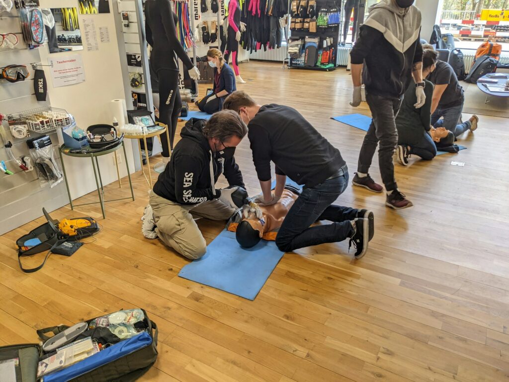 Sidewalk CPR Training In Beverly Hills - Canyon News